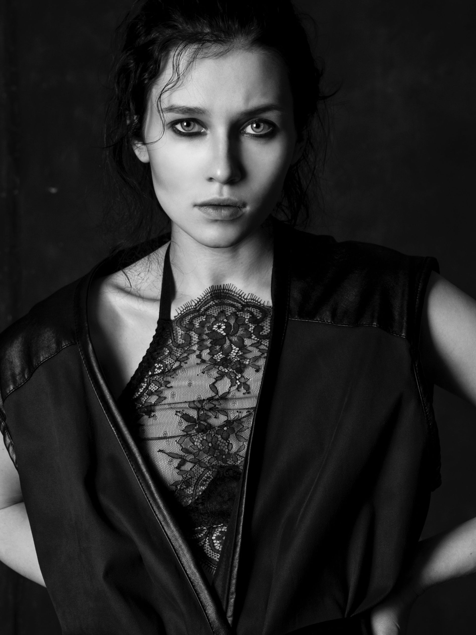 Lace Love: Top Styles and Outfit Ideas for Trendsetters - VENCHI MILANO